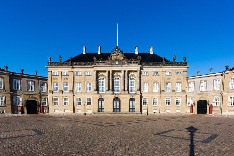 Dansk Kunglig Slott Amalienborg Arkivfoto - Bild av artistically, staty ...