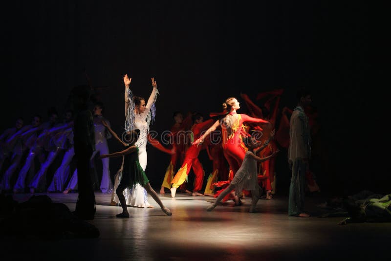 Danza creativa de la luz foto editorial. Imagen de juventud - 71718561