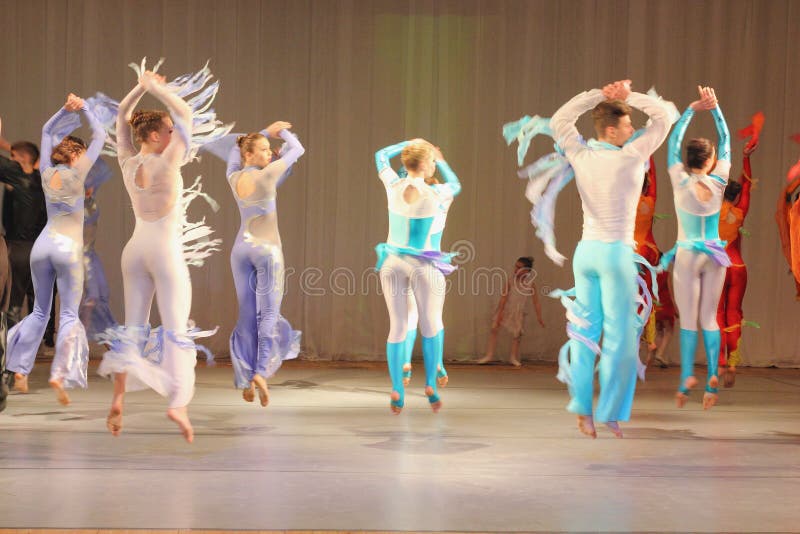 Danza creativa de la luz fotografía editorial. Imagen de colectivo ...