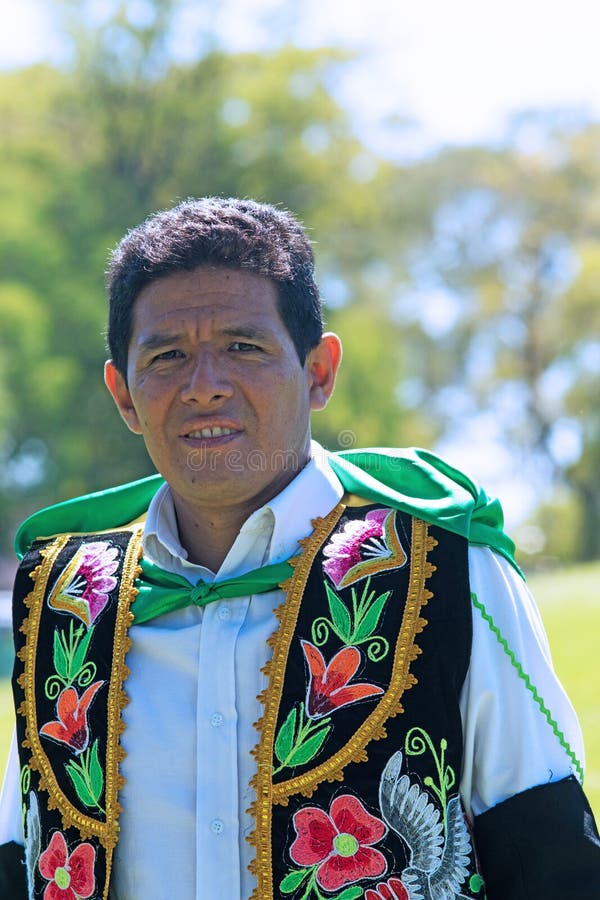 Danza de Huayno foto de archivo. Imagen de hombre, tradicional - 110670818