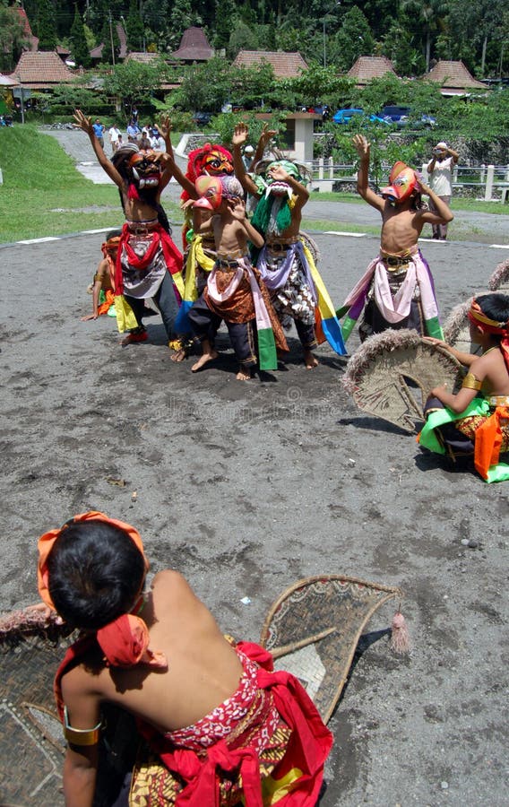 Jathilan Art Performance, Indonesia Foto editorial - Imagen de ritual ...