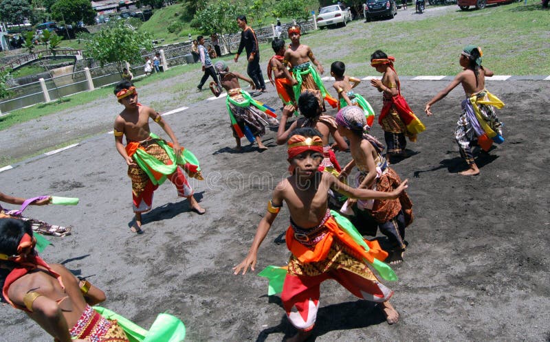 Jathilan Art Performance, Indonesia Foto editorial - Imagen de ritual ...