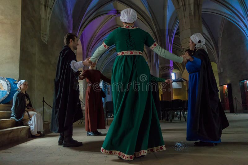 Danza medieval imagen de archivo editorial. Imagen de recorrido - 72637549
