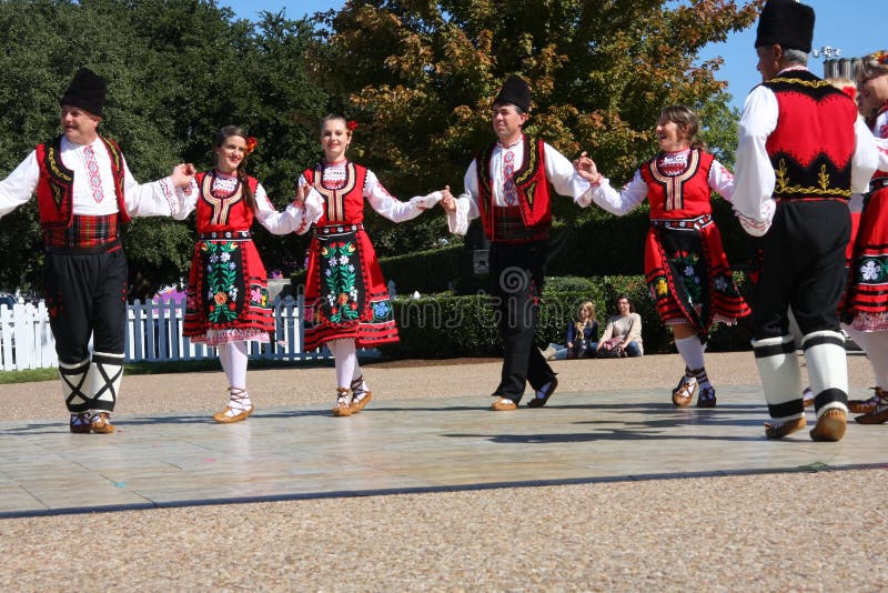 Danza popular fotografía editorial. Imagen de exterior - 34553742