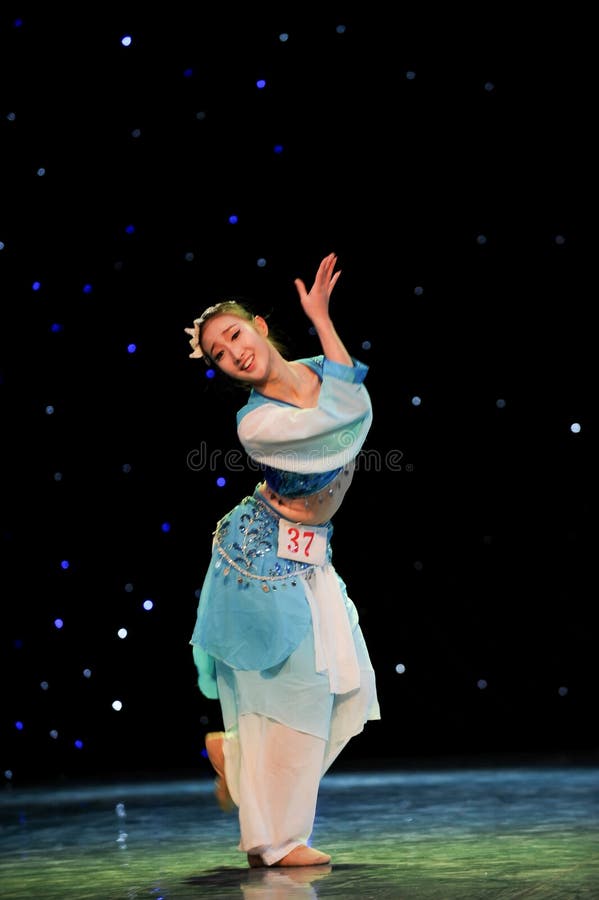 Danza popular china fotografía editorial. Imagen de realizado - 39419427