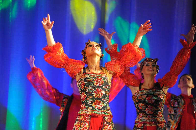Danza rusa foto de archivo. Imagen de naturalizado, color - 31420326