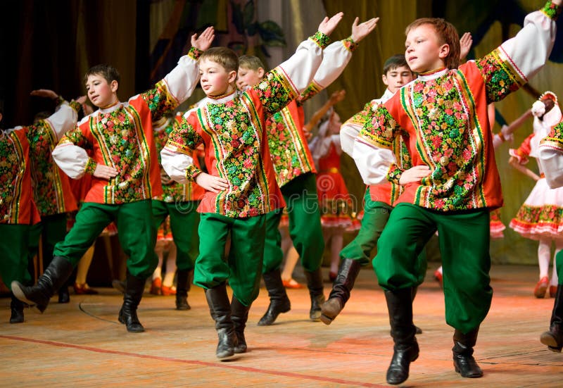 Danza Tradicional Rusa 67.400+ Baile Ruso Fotografías De Stock, Fotos
