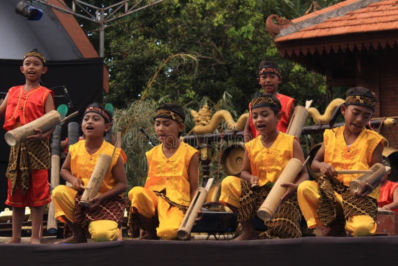 Danza Tradicional Del Phothography De La Cultura De Java Oriental ...