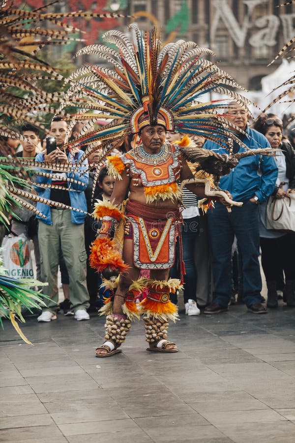 Danzas Aztecas, Ciudad De México Imagen de archivo editorial - Imagen ...