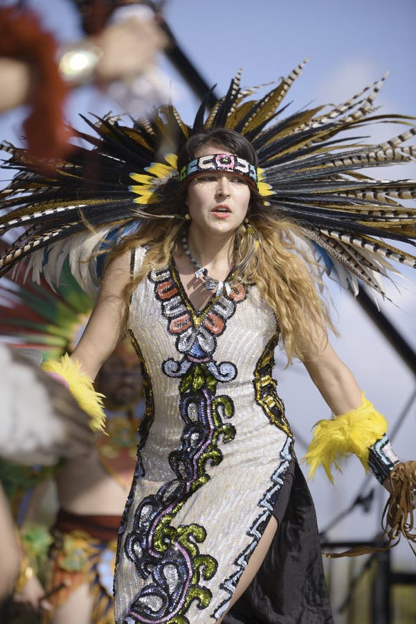 Danzatore azteco fotografia editoriale. Immagine di effettua - 58595196
