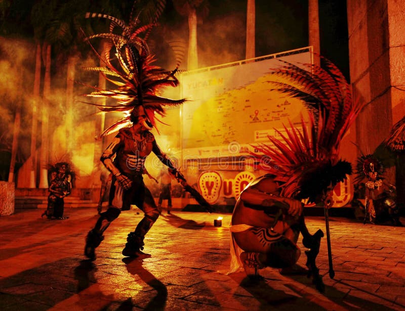 Danzatore azteco fotografia editoriale. Immagine di colorato - 89998716
