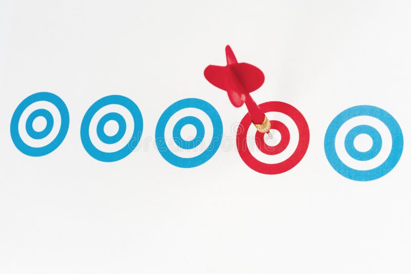 Dardo immagine stock. Immagine di rosso, successo, idea - 43938369
