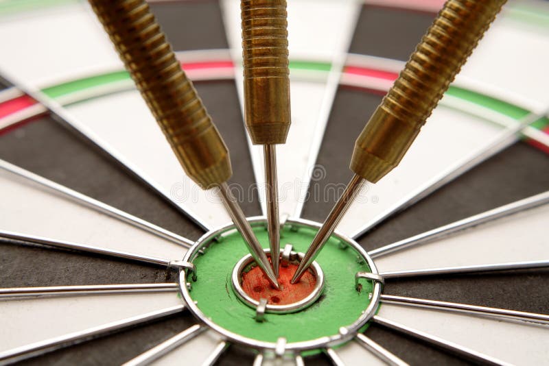 Dards de dartboard photo stock. Image du symbole, gibier - 8758596