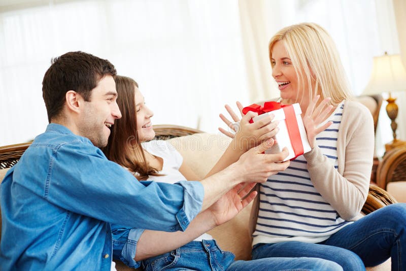 Dare presente immagine stock. Immagine di felice, anno - 78540209