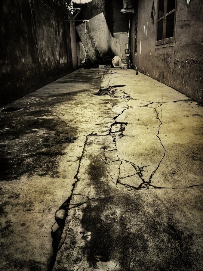 A Dark and Lonely Dead End Alley Stock Photo - Image of black, light ...