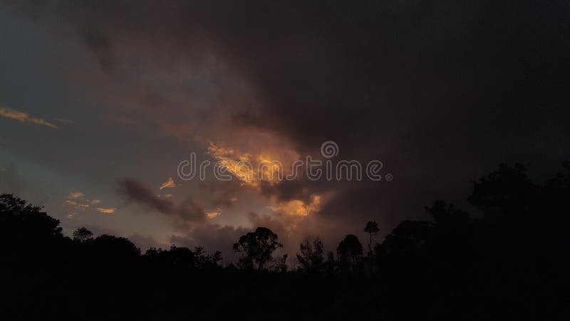 Dark Sky, Sunset,yellow Sky Night Sky, Dark Clouds in the Sky, Rainy ...