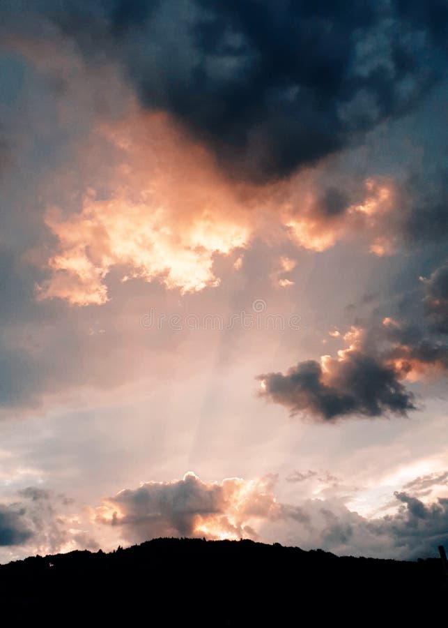Dark Sunlight on Cloudy Sky in Windy Day at London, UK Stock Photo ...