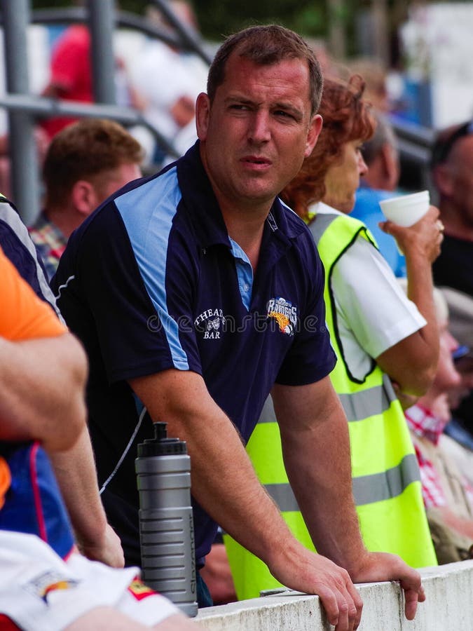 Darren Holt 编辑类照片. 图片 包括有 戴伦, 题头, 同盟, 体育运动, 霍尔特, 教练, 手推车 - 33368081