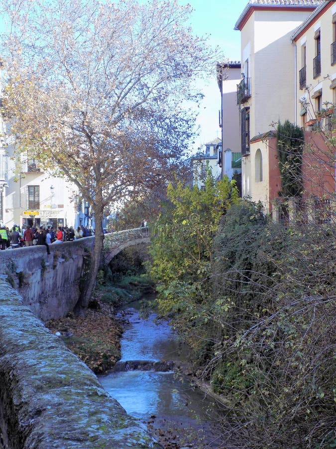 Río Albayzin-Granada-España De Darro Foto de archivo editorial - Imagen ...