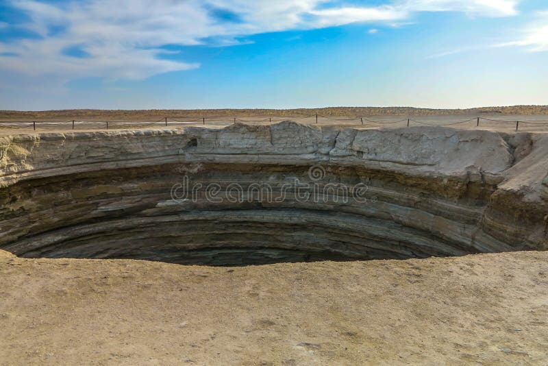 Darvaza Mud Volcano Crater 01 Stock Photo - Image of burn, crater ...