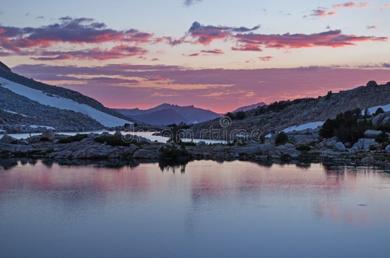Darwin Lakes Sunset imagen de archivo. Imagen de sierra - 104637655