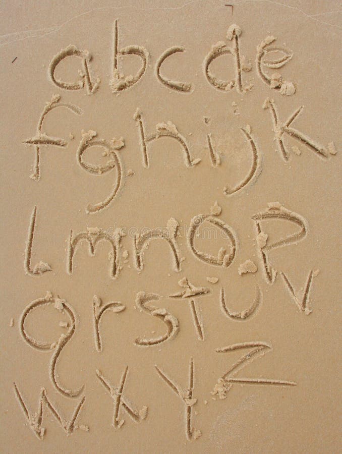 Alphabet Beschriftet Handgeschriebenes Im Sand Auf Strand Stockfoto ...