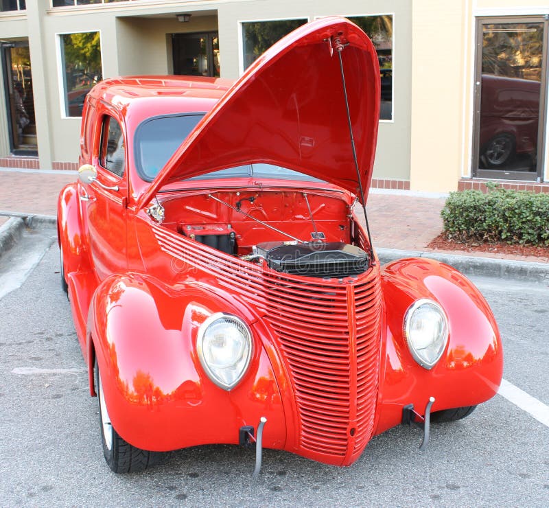 Altes Ford-Land-Auto stockfoto. Bild von automobil, land - 29926494