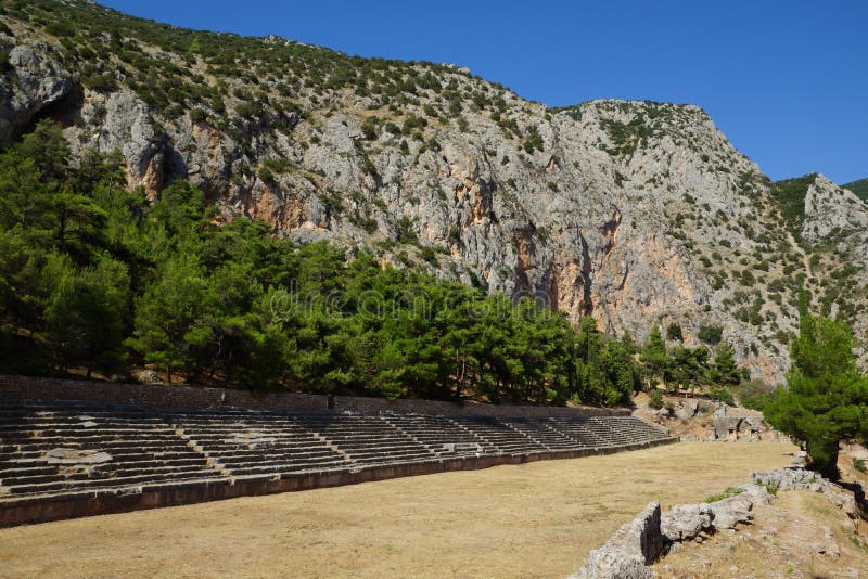 Altes Stadion Von Delphi, Griechenland Stockfoto - Bild von gebäude ...