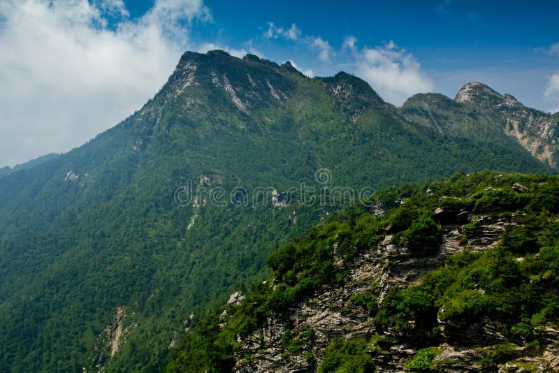 Der Hirschhornkamm Des Qinling-Gebirges Stockfoto - Bild von landschaft ...
