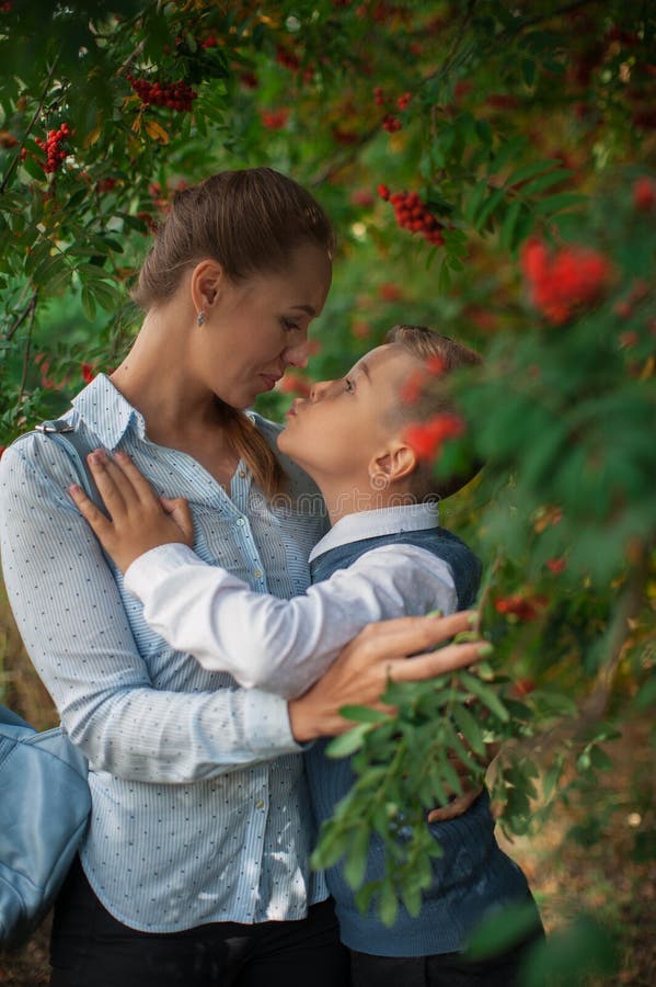 Das Erste Mal in Der Ersten Klasse Stockbild - Bild von positiv, mann ...
