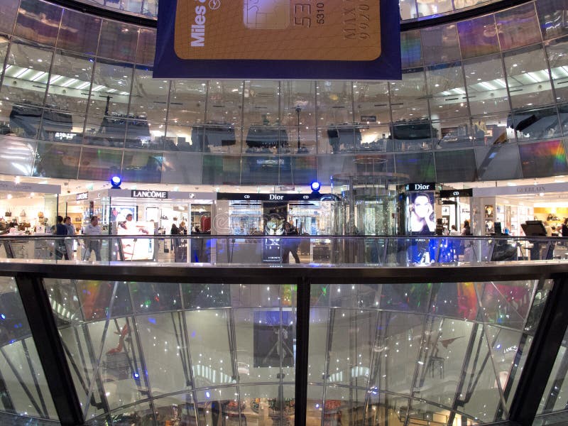 Das Galeries Lafayette in Berlin Redaktionelles Stockfotografie - Bild ...