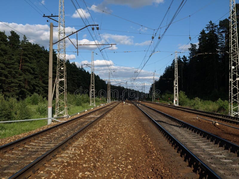 Das Gleis stockfoto. Bild von holz, systemblockade, leuchte - 45660290
