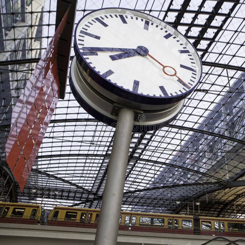 Das Haupt- Bahn-stationin Berlin Redaktionelles Foto - Bild von stadt ...