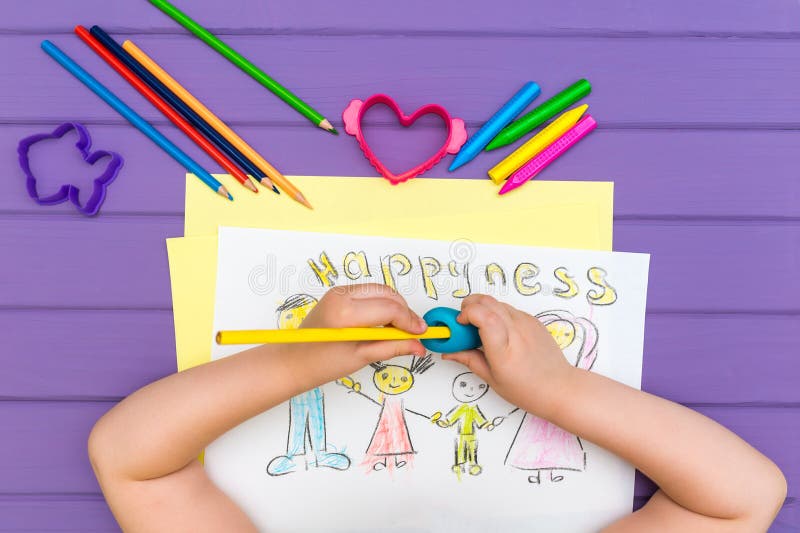 Das Kind Malt Eine Skizze Der Familie Stockfoto - Bild von lack ...