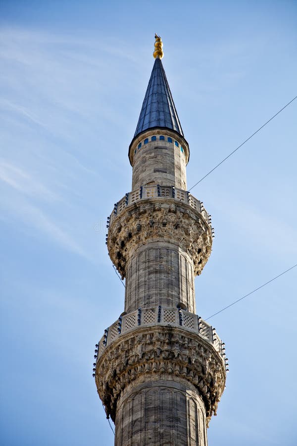 Das Minarett Der Sultanahmet Moschee Im Istanbul Stockfoto - Bild von ...