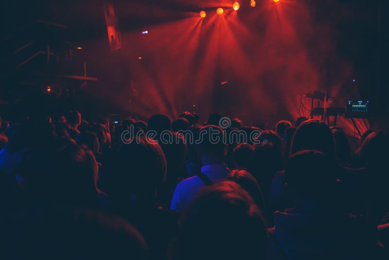 Das Publikum an Einem Konzert Stockfoto - Bild von masse, gebläse ...