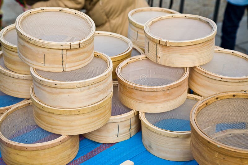 Das Sieb flour stockfoto. Bild von streifen, augen, nana - 4547804