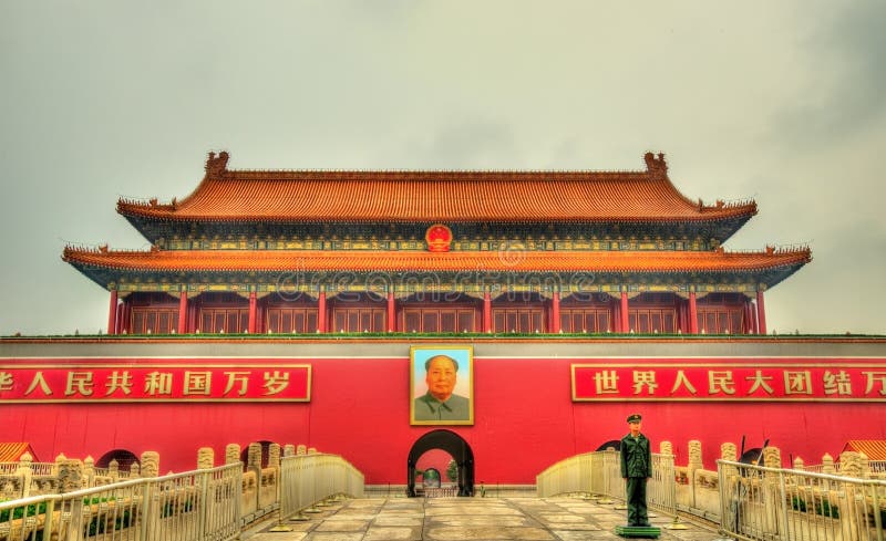 Das Tiananmen, Tor Des Himmlischen Friedens in Peking, China ...