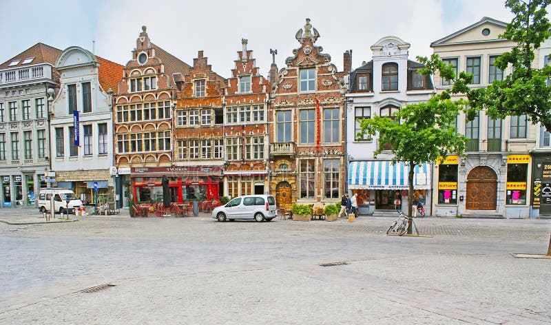 Das Vrijdagmarkt Ist Ein Quadrat in Der Historischen Zentrum Von Gent ...