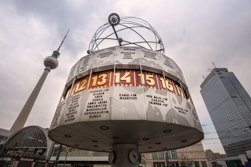 Das Weltuhr Alexanderplatz Berlin Deutschland Redaktionelles Stockbild ...