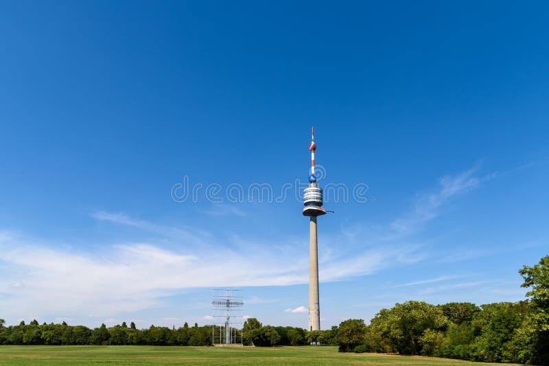 Das Wien Donauturm (Donau-Turm) Redaktionelles Stockfoto - Bild von ...