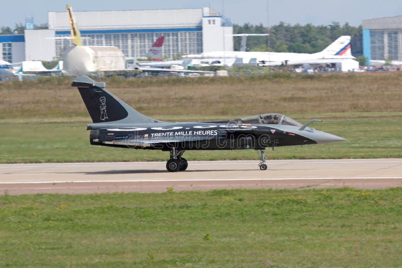 Vista Lateral De Dassault Rafale Imagen de archivo editorial - Imagen ...