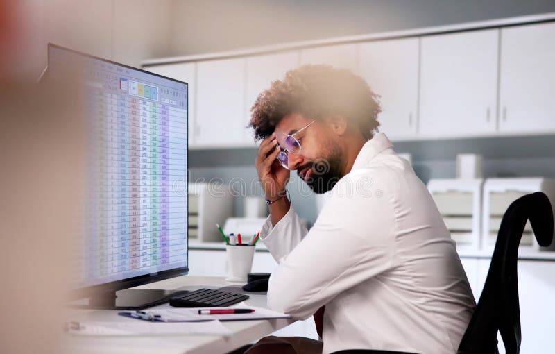 124 Data Analyst African Man Using Spreadsheet Stock Photos - Free ...
