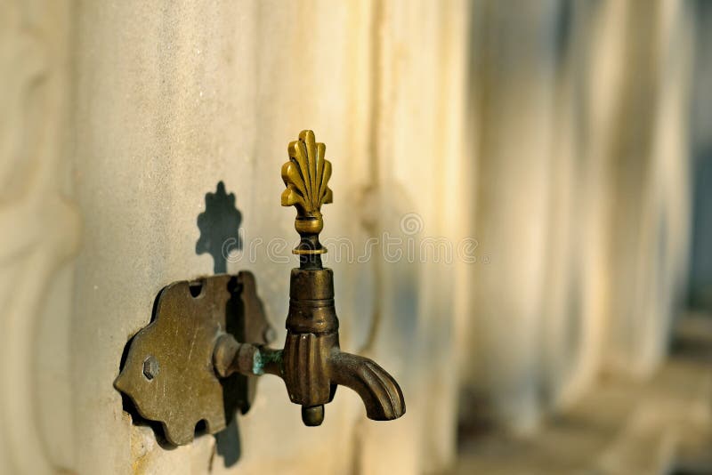 Date De Robinet D'ablution Faite En Laiton Image stock - Image du ...