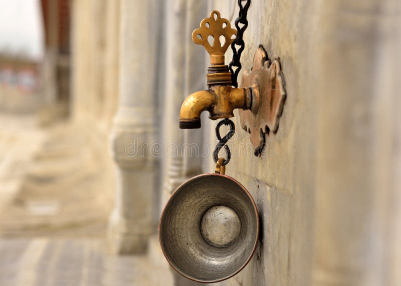 Date De Robinet D'ablution Faite En Laiton Photo stock - Image du ...