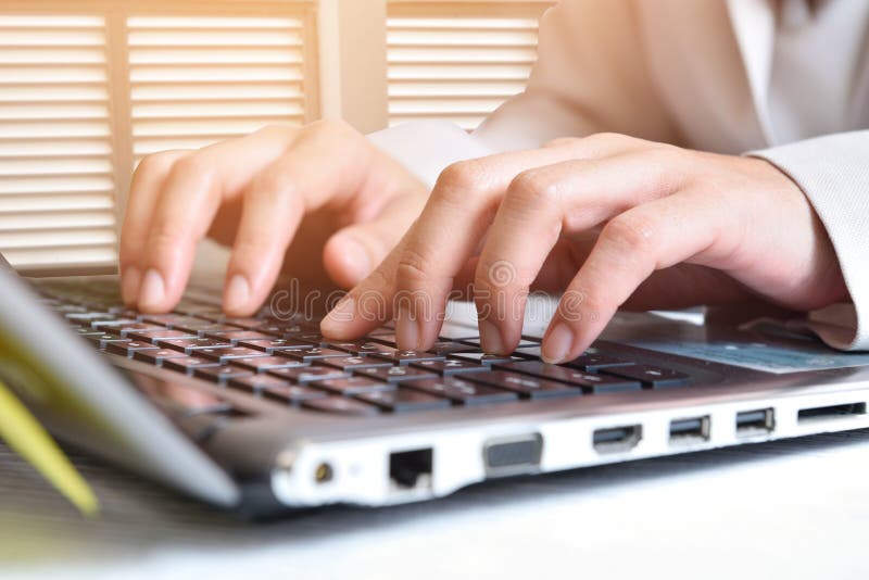 Dateneingabe stockbild. Bild von computer, reflexion - 83843103