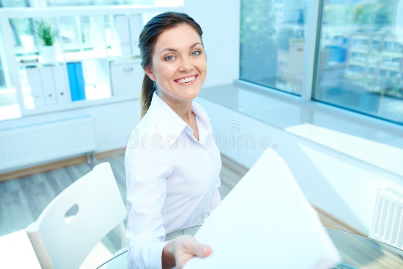 Datore di lavoro felice immagine stock. Immagine di imprenditrice ...