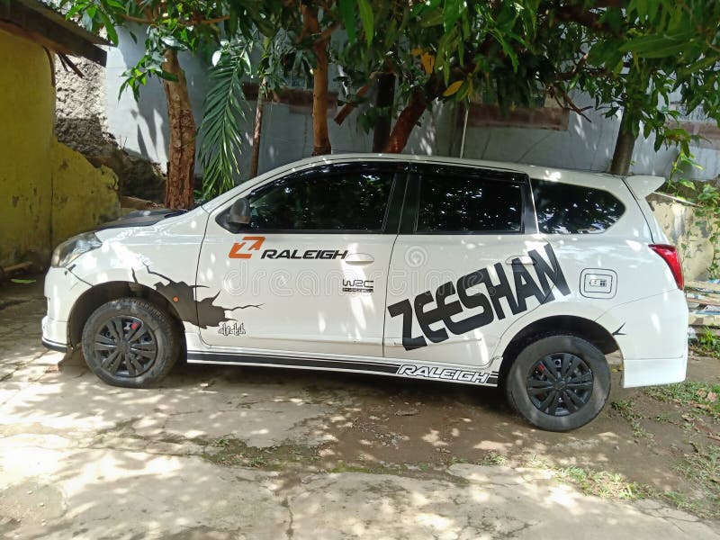 Datsun go+ 6 editorial stock photo. Image of truck, locomotive - 246382333