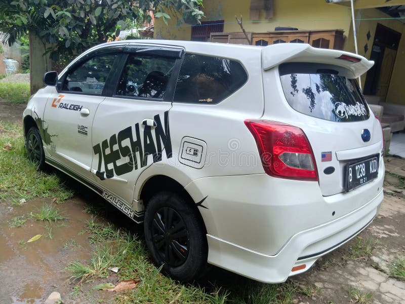 Datsun go+ 8 editorial stock photo. Image of wheel, purpose - 246382348