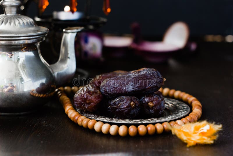 Datumvruchten Op Metaalplaat in Ramadan Maand Voor Het Iftar Openen ...